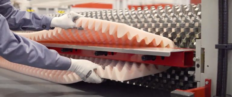 Convoluter, máquina de corte de espuma piramidal o alveolar